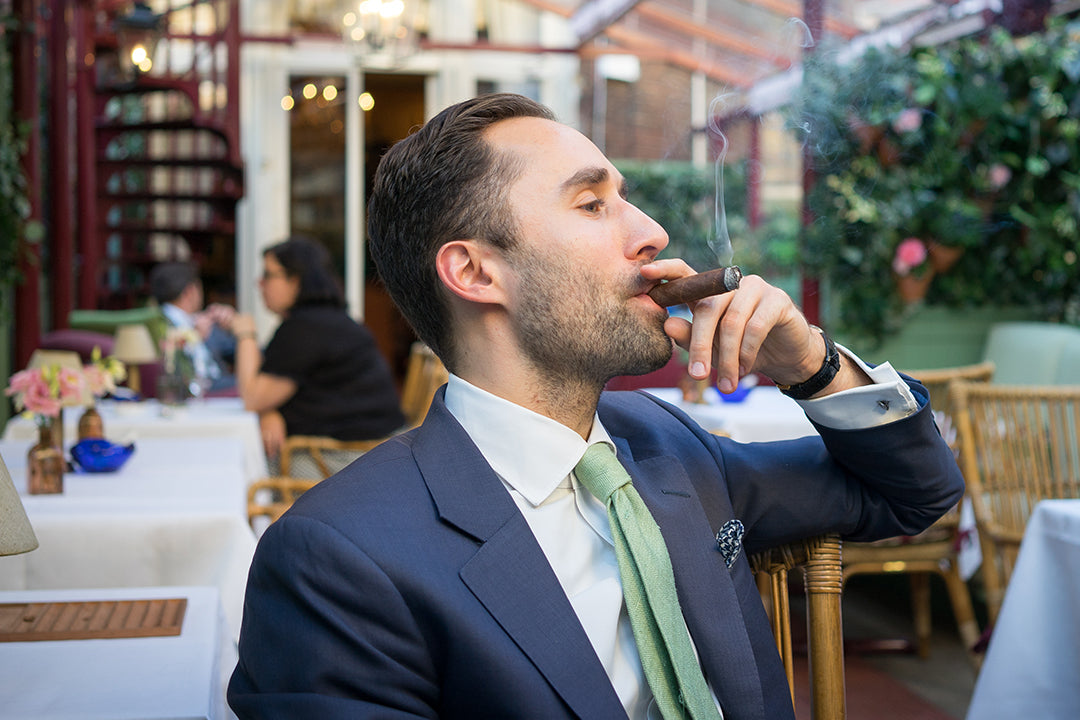 Cigar Lounge Etiquette: The Dos and Don'ts – EGM Cigars